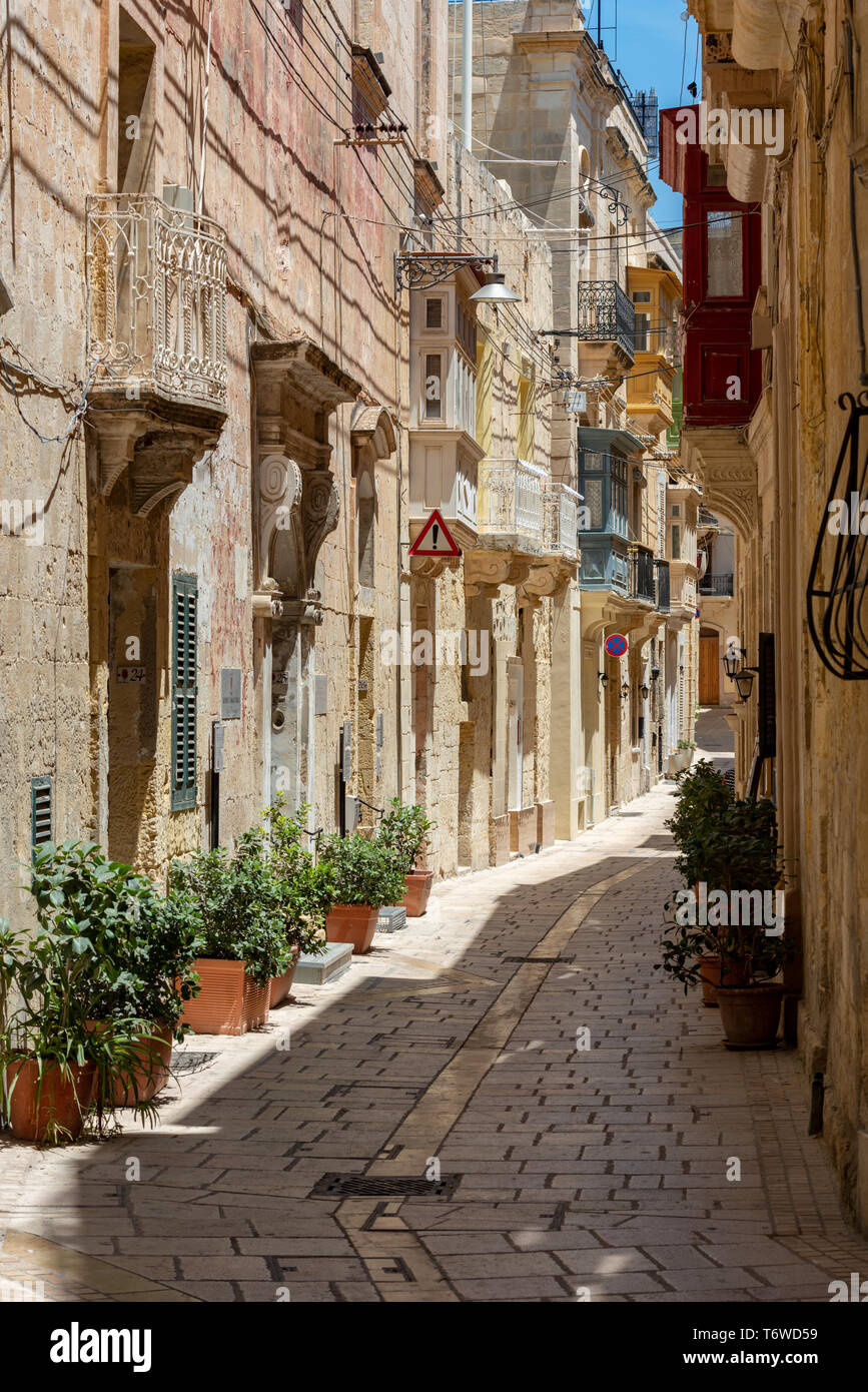 The picturesque and historic narrow, winding streets of Malta's Il ...