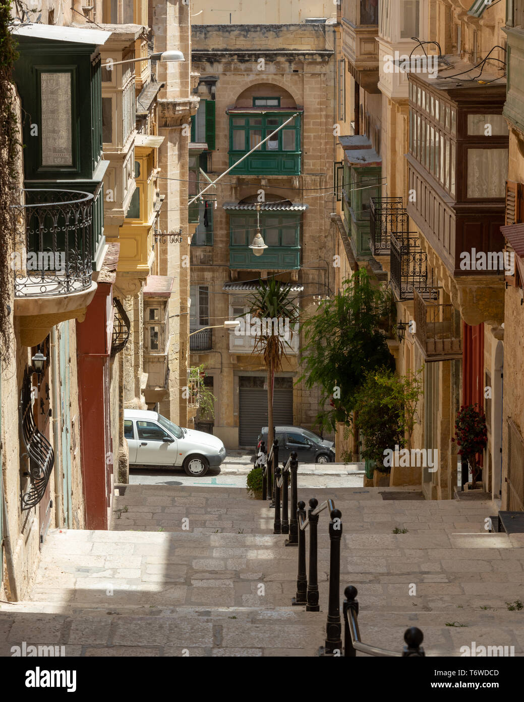 Traditional Maltese houses with their vibrant, enclosed timber ...