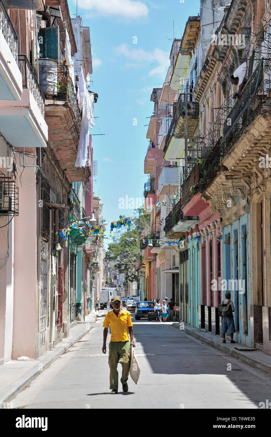 Havana street scene, Cuba Stock Photo - Alamy