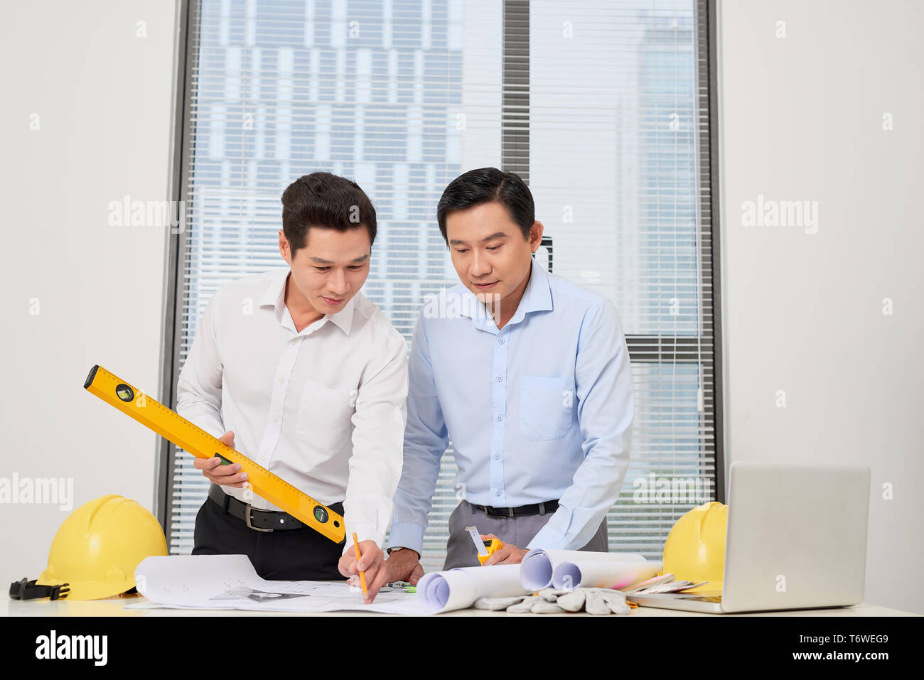 Man standing at architect desk hi-res stock photography and images - Alamy