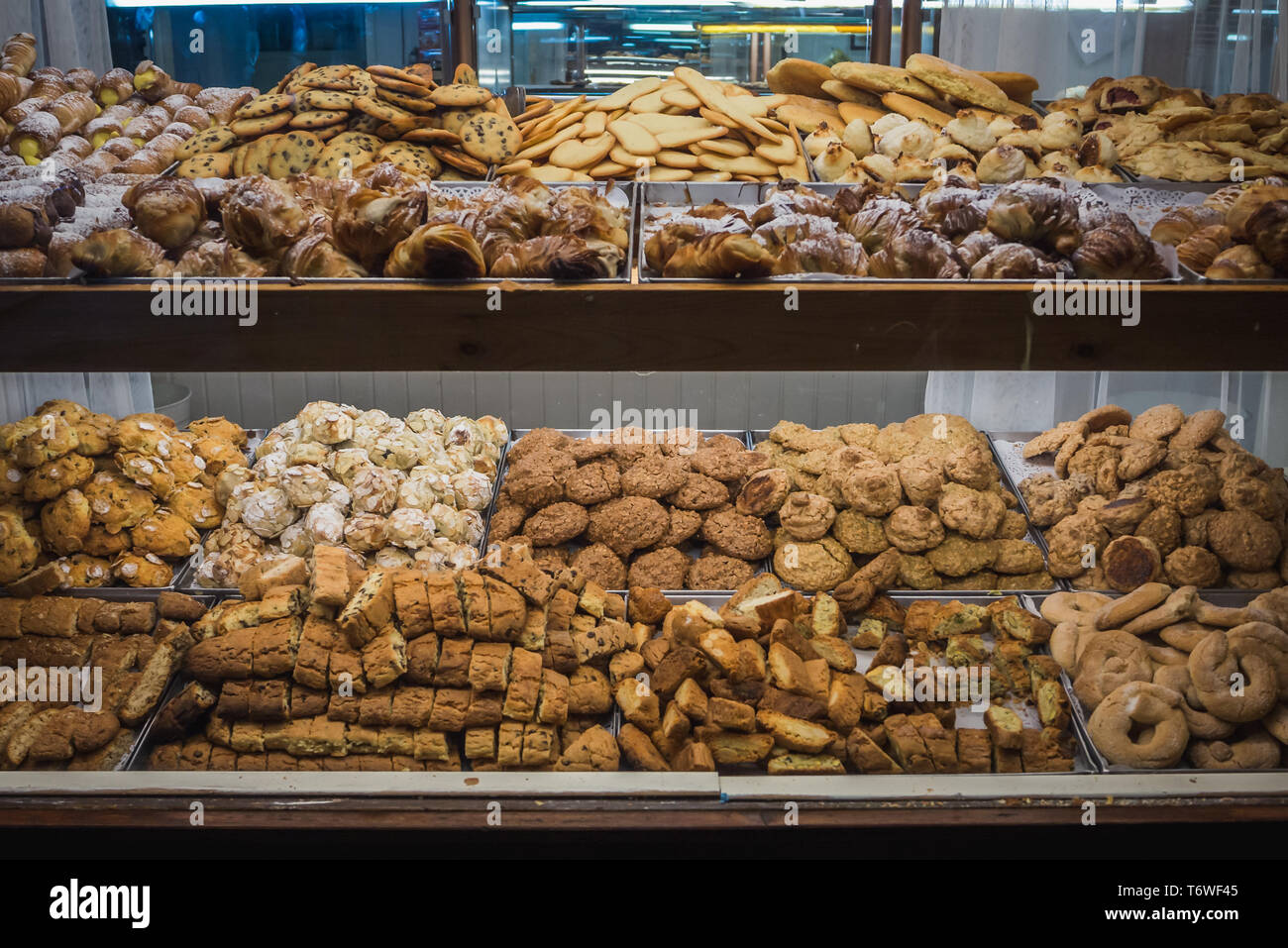 Typical Roman pastries in a bakery in Rome Italy Stock Photo - Alamy