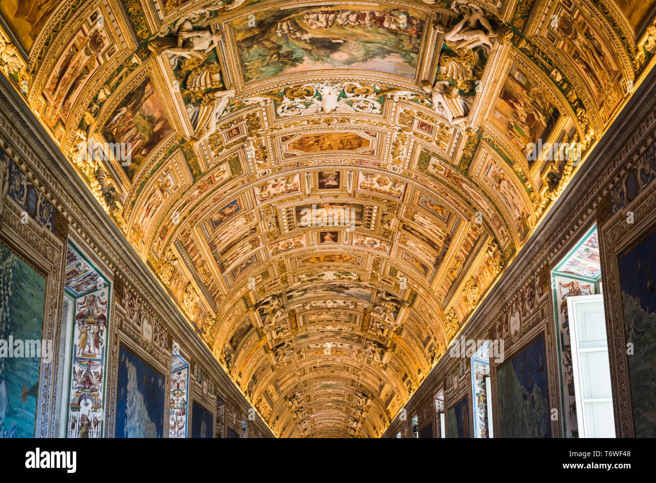 Dome of the vatican's sistine chapel hi-res stock photography and ...