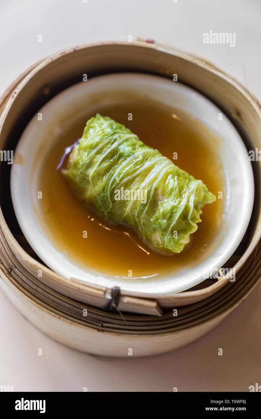 Black dim sum dumplings hi-res stock photography and images - Alamy