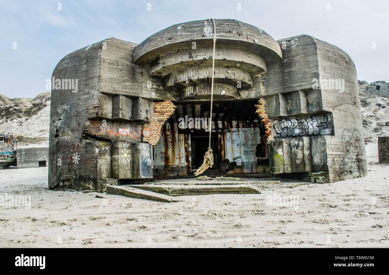 Bunker 1945 hi-res stock photography and images - Alamy