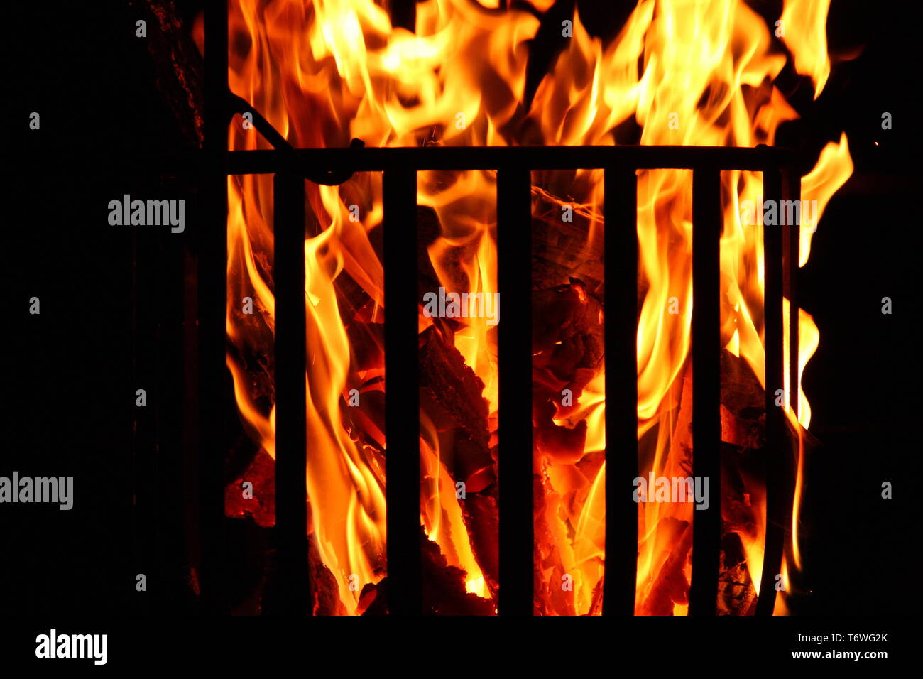 Fire basket hi-res stock photography and images - Alamy