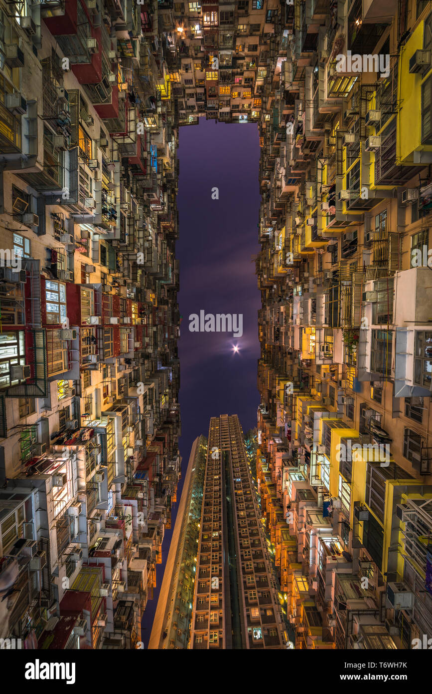 Overcrowded residential building in Hong Kong Stock Photo - Alamy