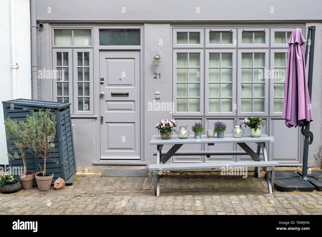 Grey painted house hi-res stock photography and images - Alamy