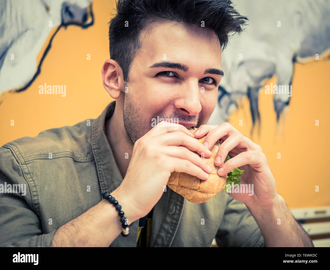 Young eating hamburger fast food hi-res stock photography and images ...
