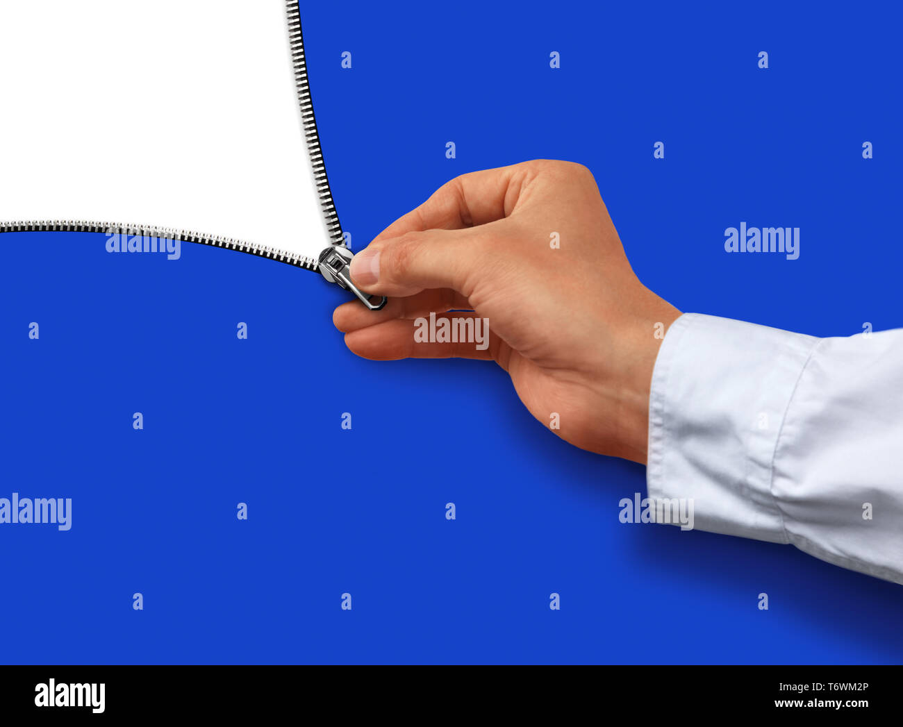 Hand oeffnet reissverschluss hi-res stock photography and images - Alamy