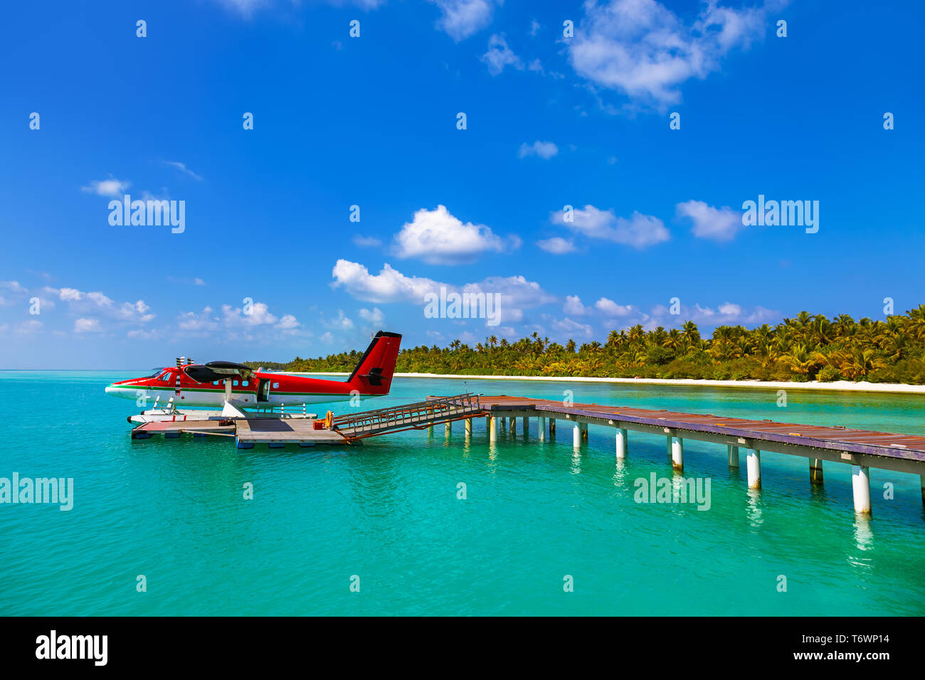 Seaplane at the jetty hi-res stock photography and images - Alamy