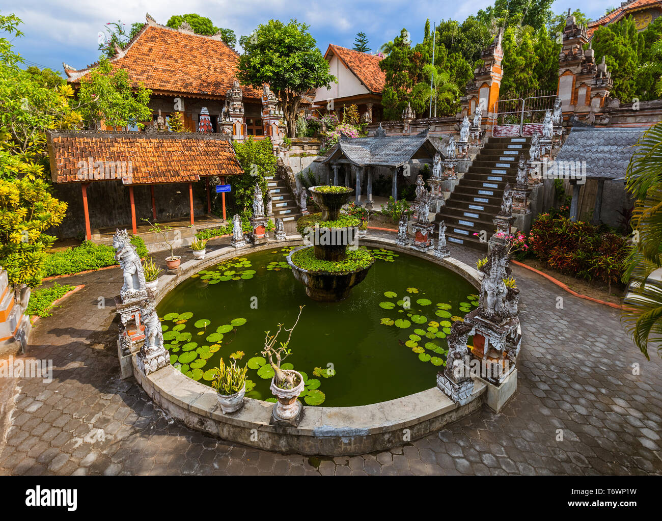Banjar buddhist temple hi-res stock photography and images - Alamy