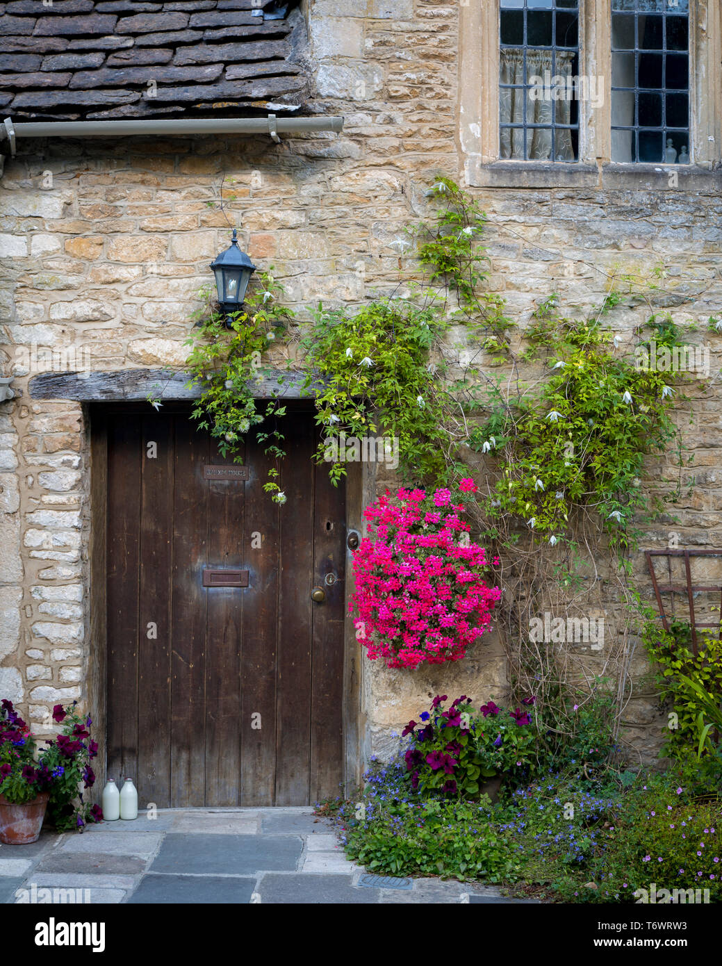 Cotswolds and doors hi-res stock photography and images - Alamy