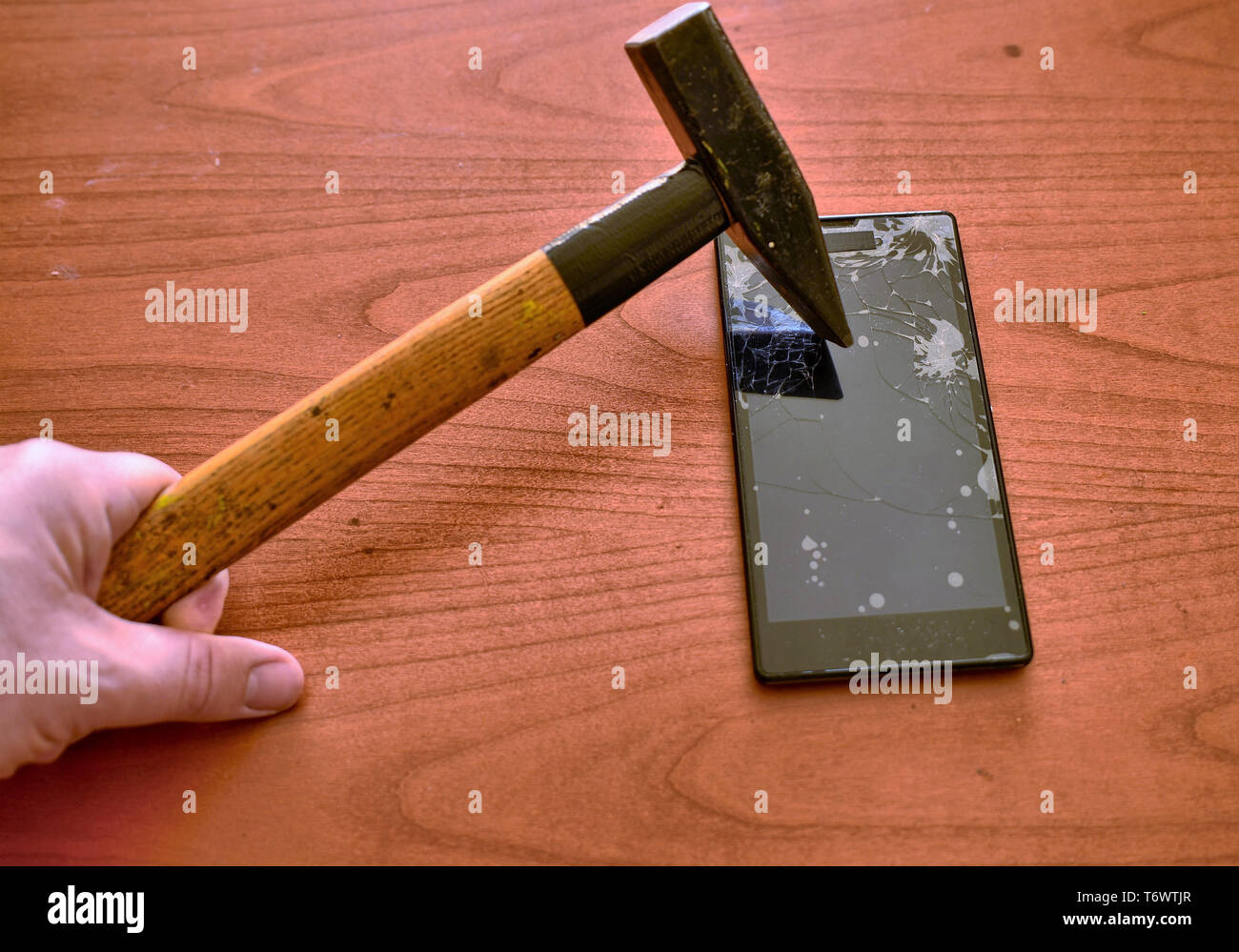 The tip of the hammer hit the screen of the smartphone: a network of ...