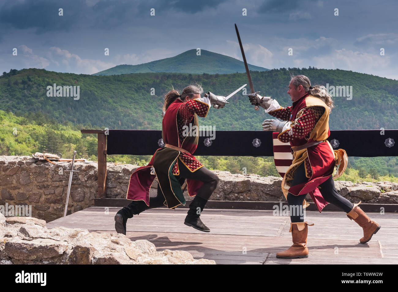 Medieval knights in mortal hi-res stock photography and images - Alamy