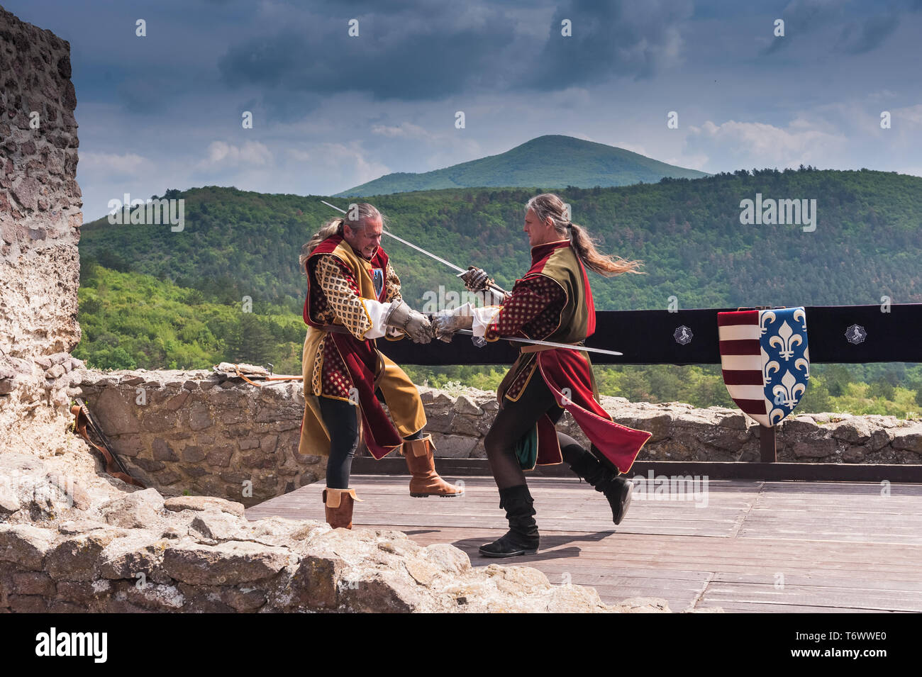 Medieval knights in mortal hi-res stock photography and images - Alamy