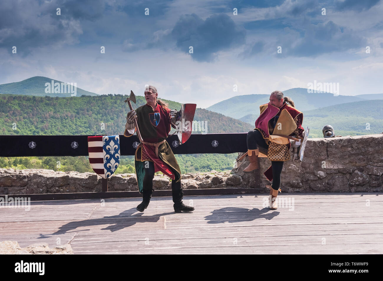 Medieval knights in mortal hi-res stock photography and images - Alamy