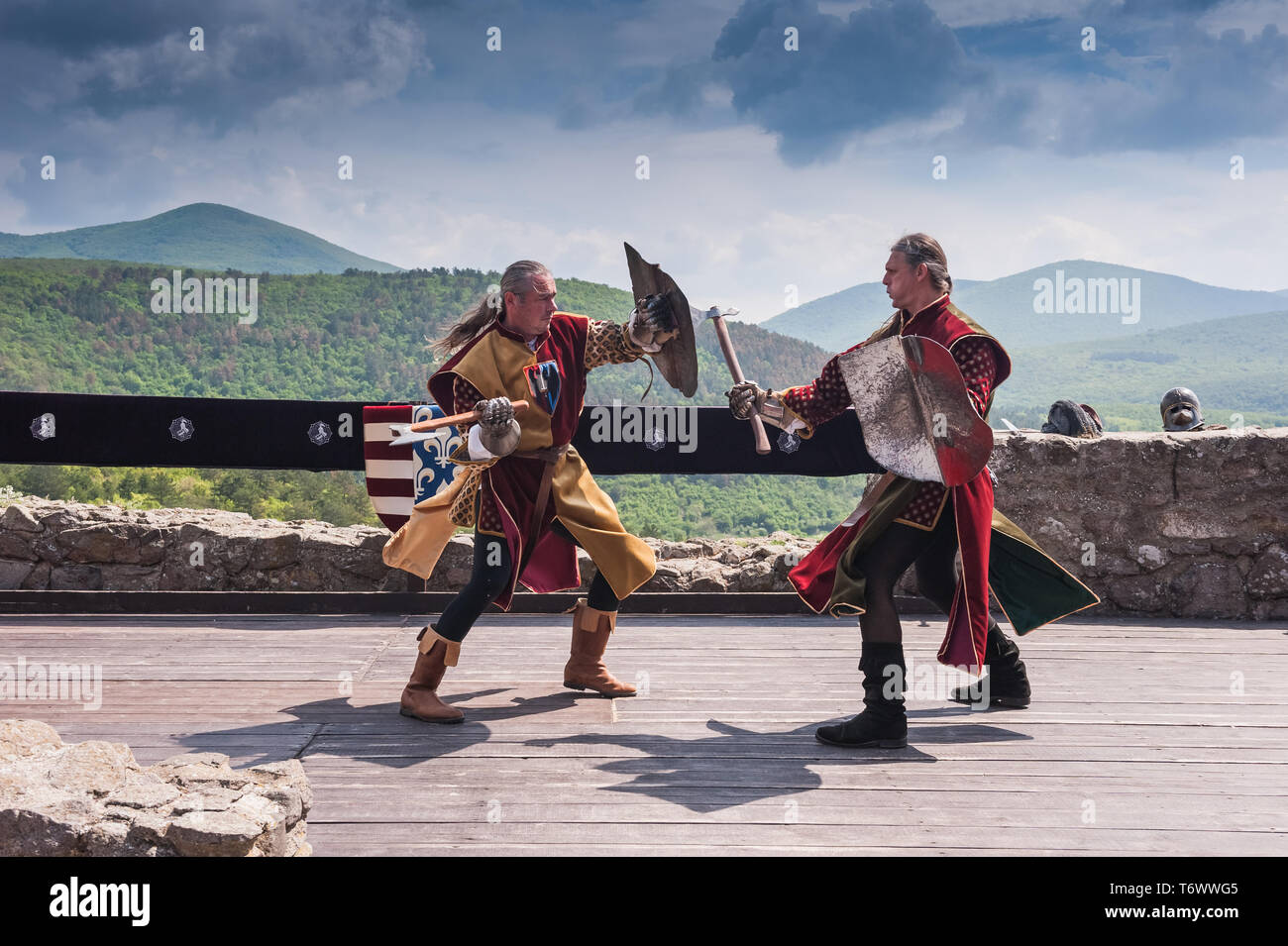 Medieval knights in mortal hi-res stock photography and images - Alamy