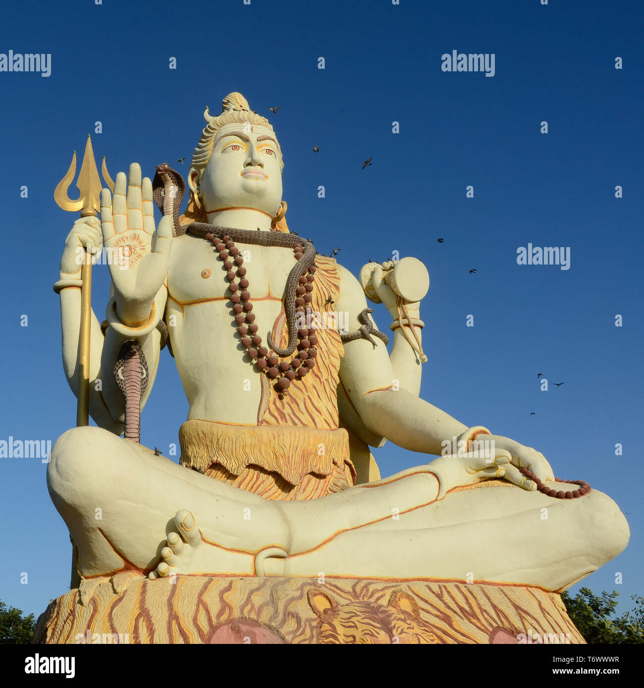 God mahadeva hi-res stock photography and images - Alamy