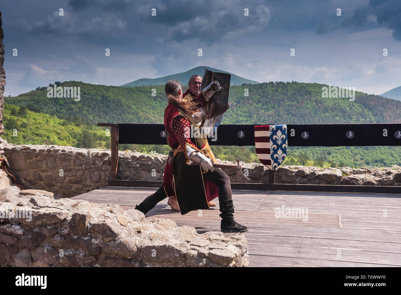 Knight joust hit hi-res stock photography and images - Alamy