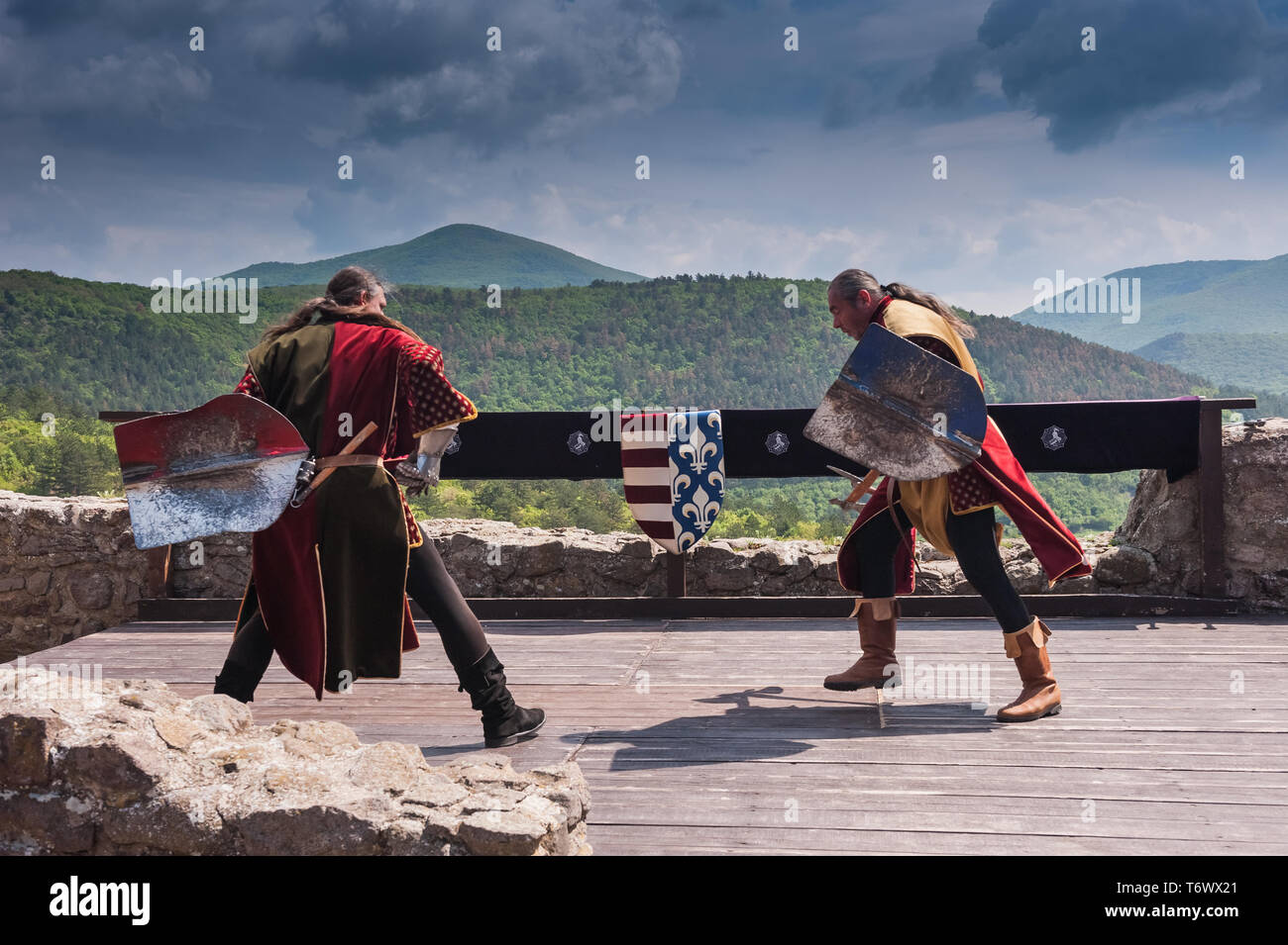 Knight joust hit hi-res stock photography and images - Alamy