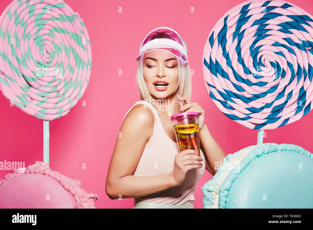 Attractive model cocktail hi-res stock photography and images - Alamy