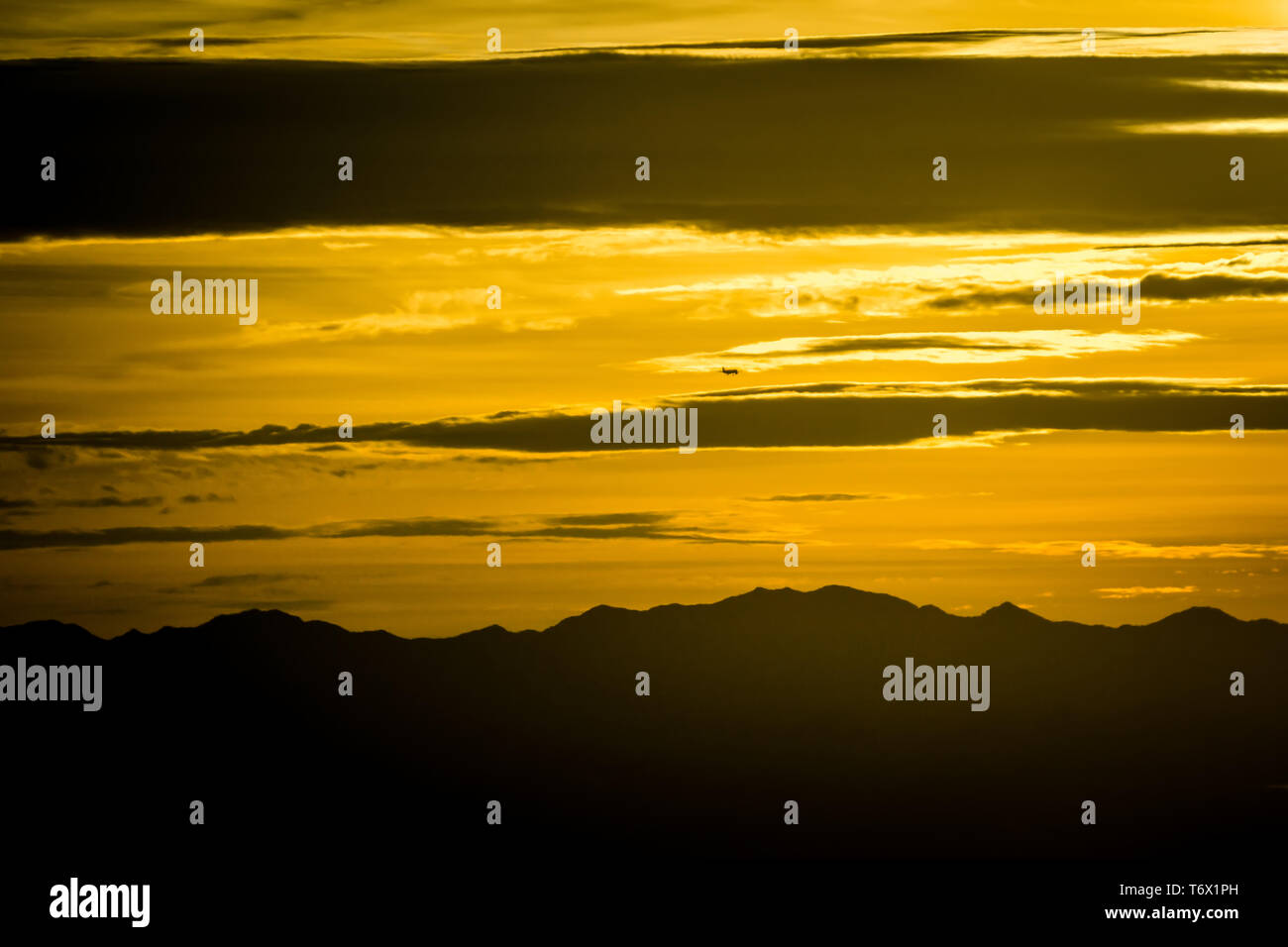 Sunrise over valley hi-res stock photography and images - Alamy