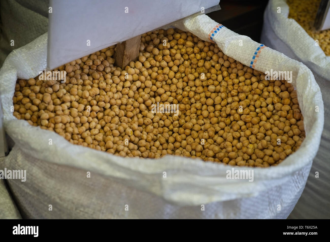 Organic raw chickpea in a large sack at a market Stock Photo - Alamy