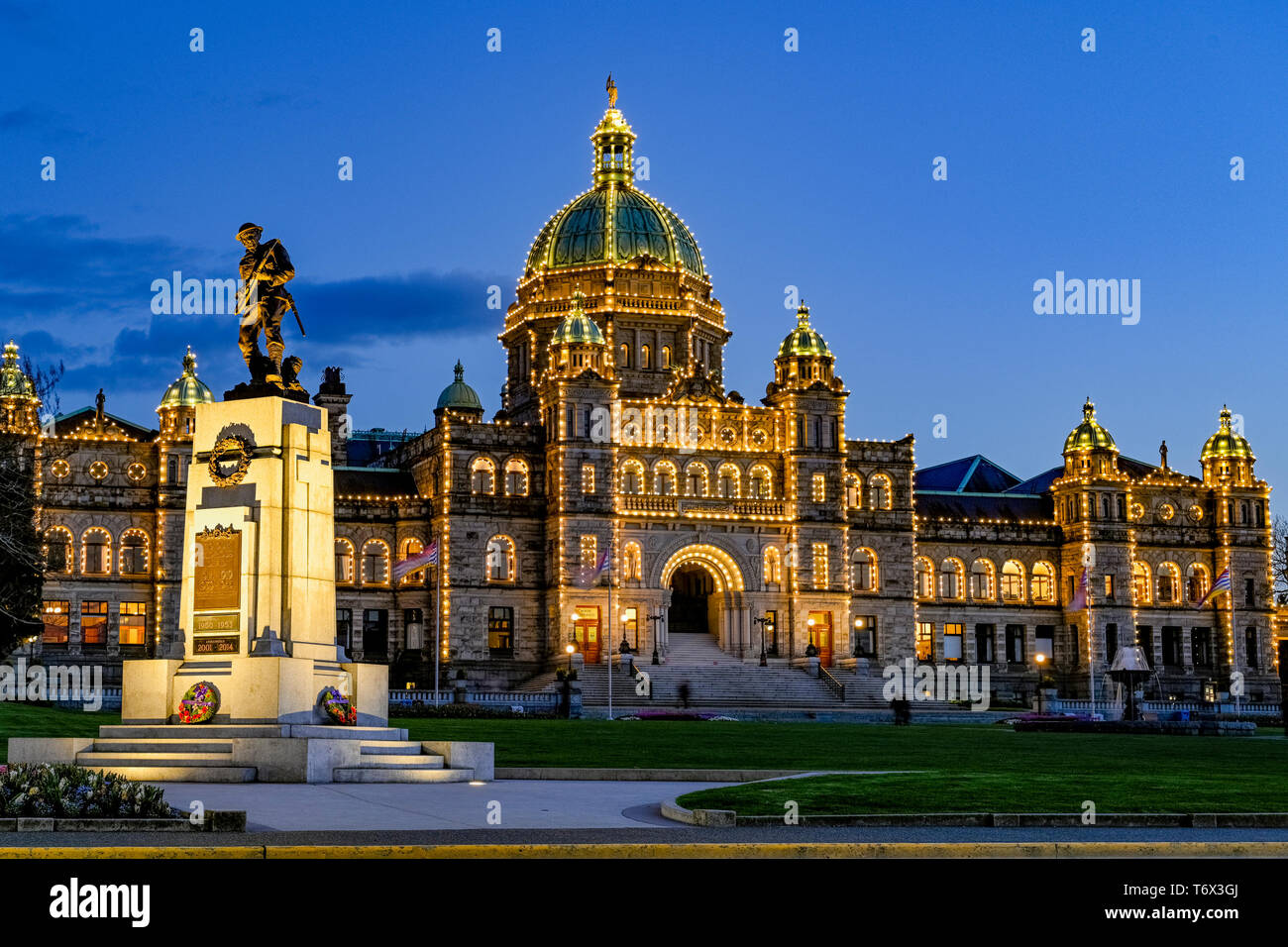 Victoria canada night hi-res stock photography and images - Alamy