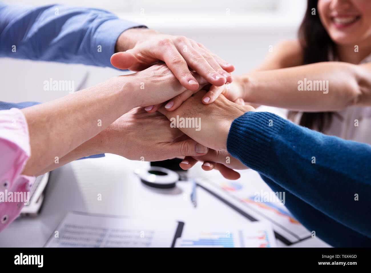 Office camaraderie hi-res stock photography and images - Alamy