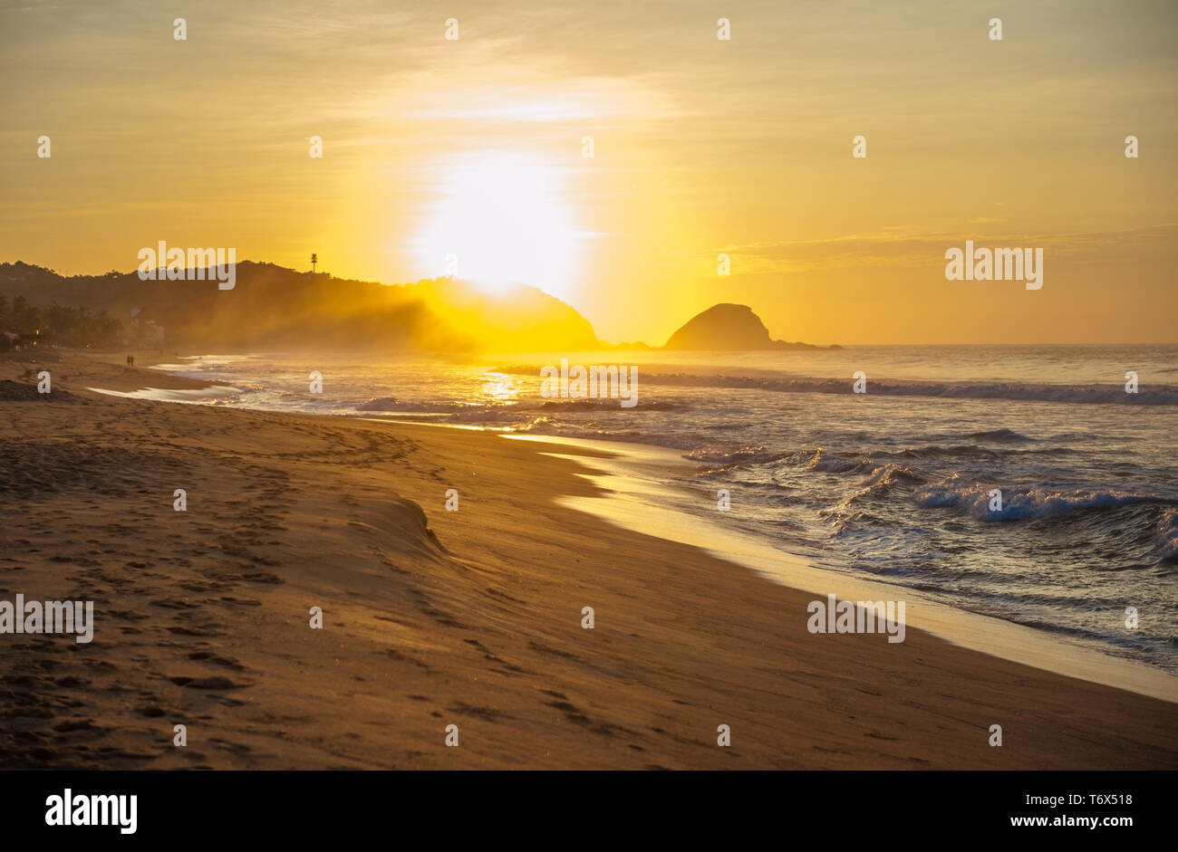 Zipolite beach at sunrise, Mexico Stock Photo - Alamy
