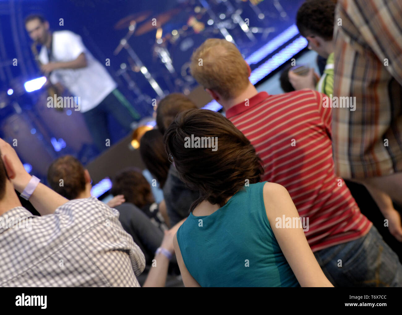 Back view of audience at a music festival hi-res stock photography and ...