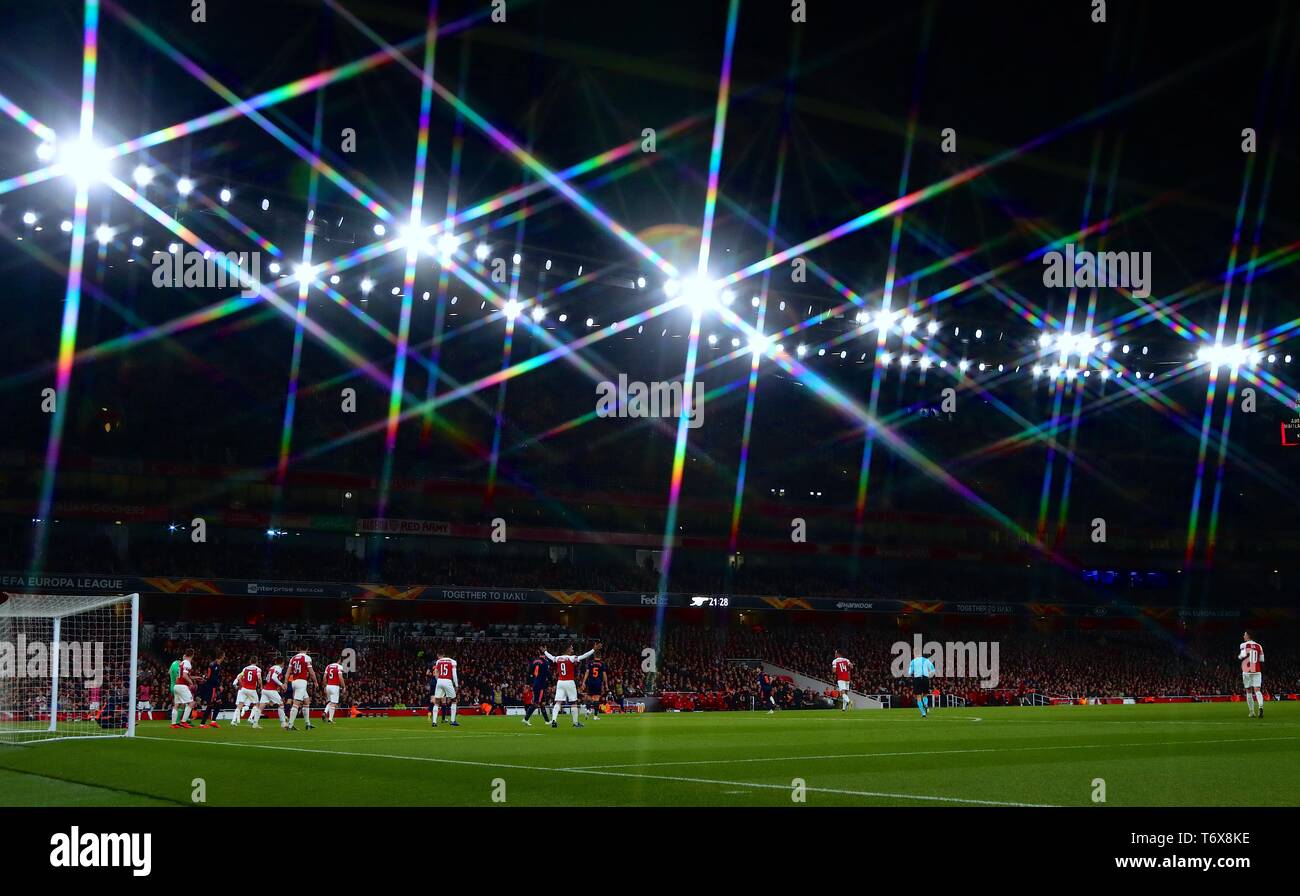 Emirates stadium night general view hi-res stock photography and images ...
