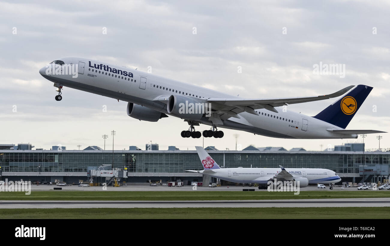 Richmond, British Columbia, Canada. 2nd May, 2019. A Lufthansa Airbus ...