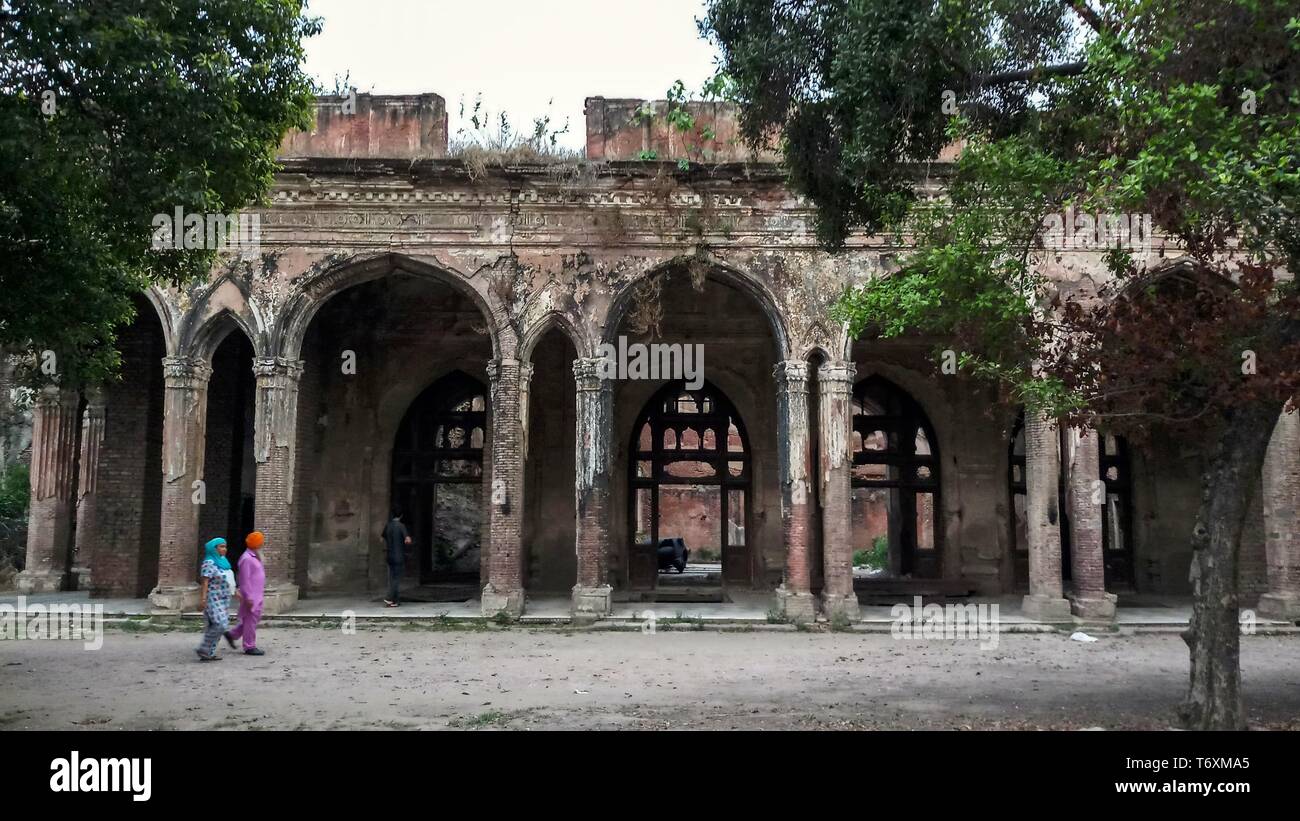 Patiala, Punjab, India. 3rd May, 2019. Visitors are seen moving around ...