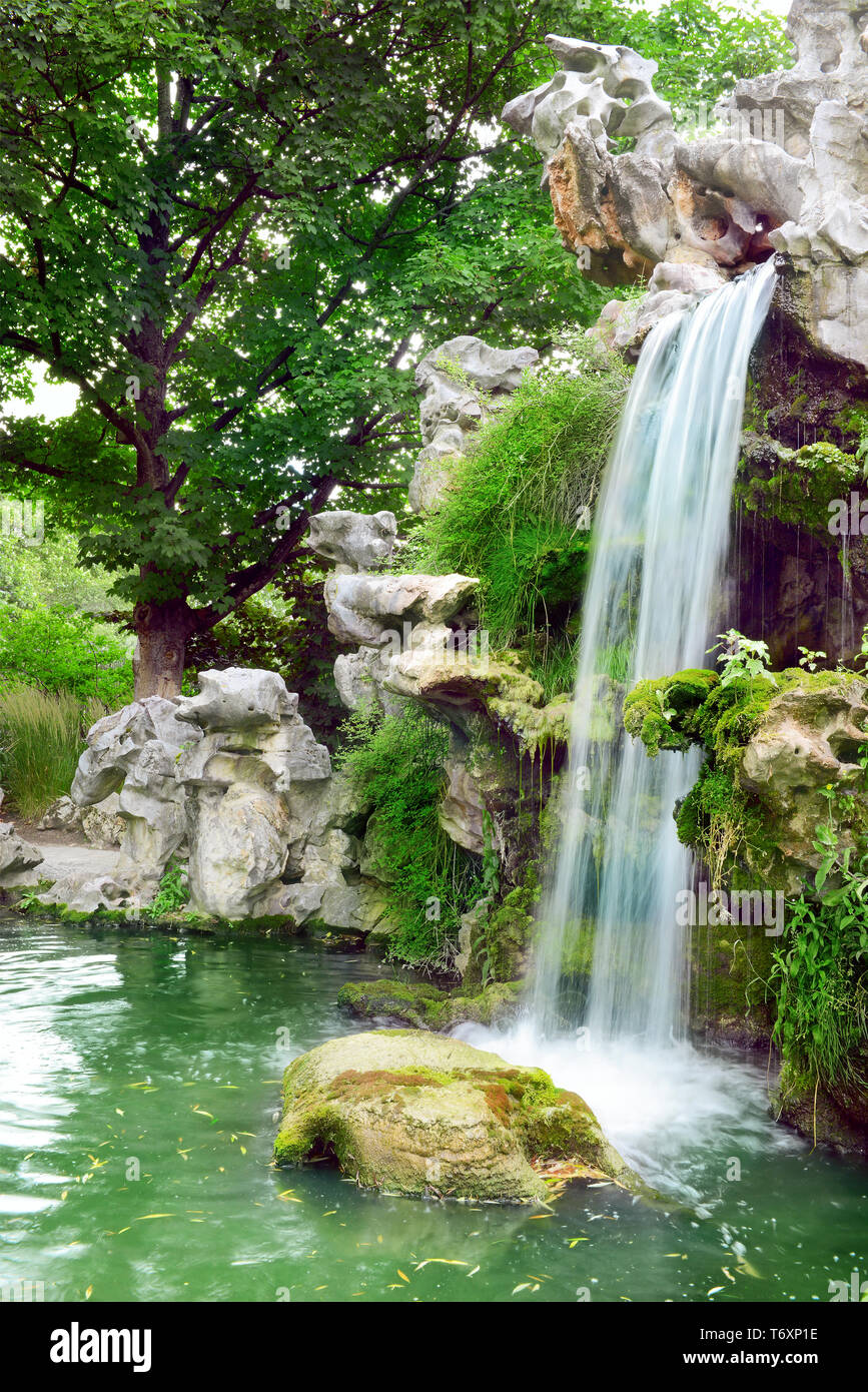 Large stone falls hi-res stock photography and images - Alamy