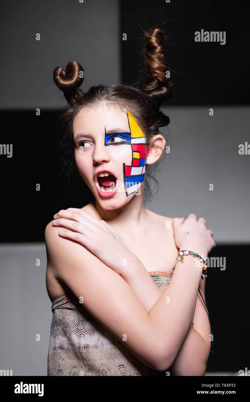 Screaming teen girl Stock Photo - Alamy