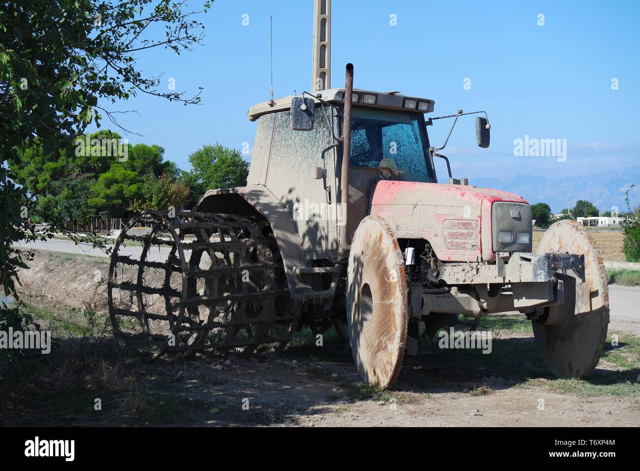 Rice tractor hi-res stock photography and images - Alamy