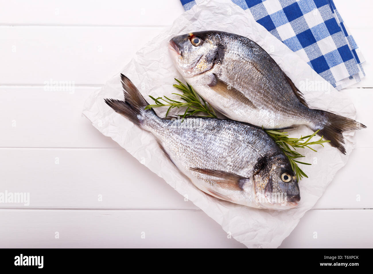 Raw sea bream fish Stock Photo - Alamy