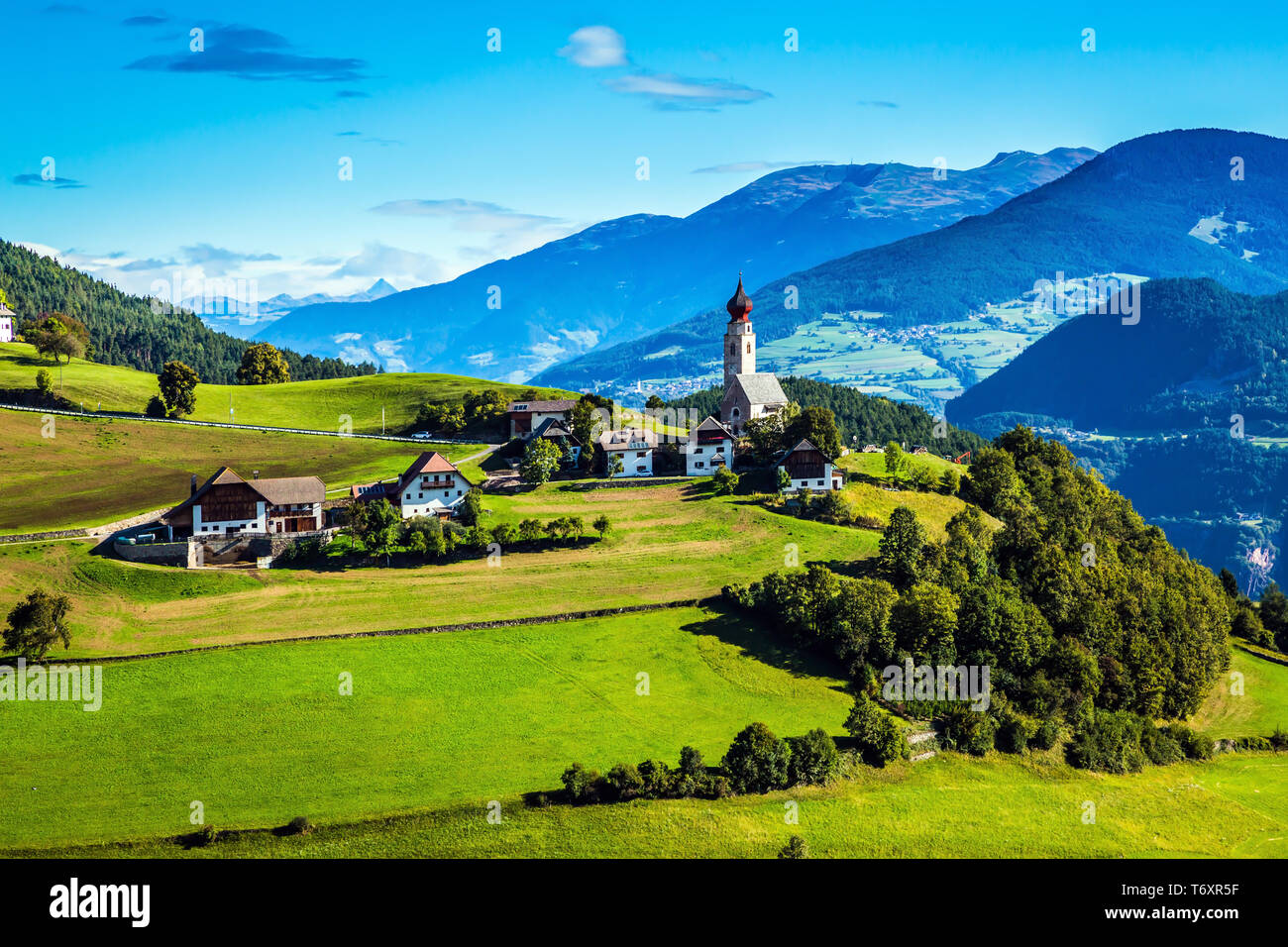 Little village hi-res stock photography and images - Alamy