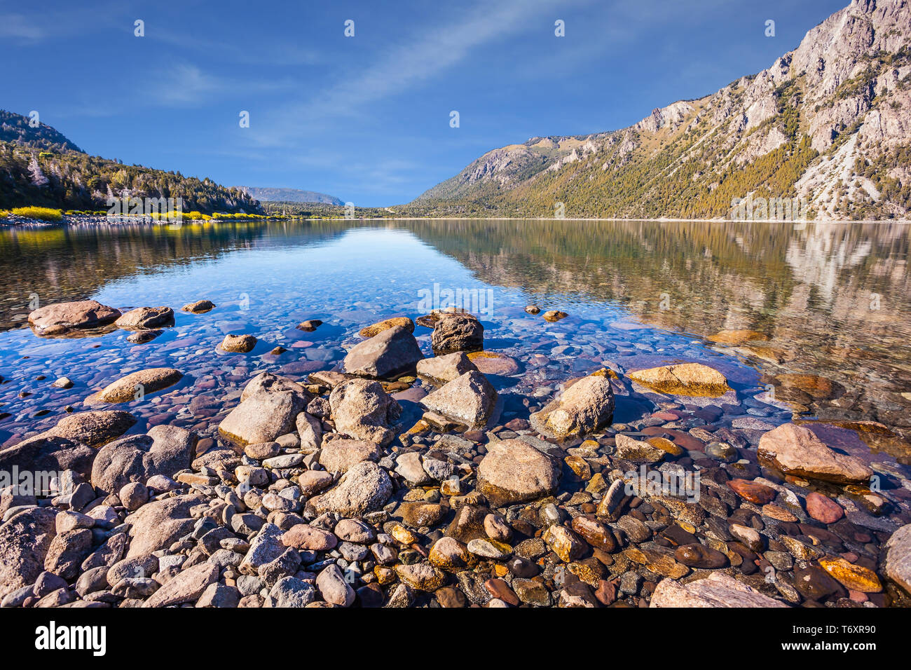 Pebble lake hi-res stock photography and images - Alamy