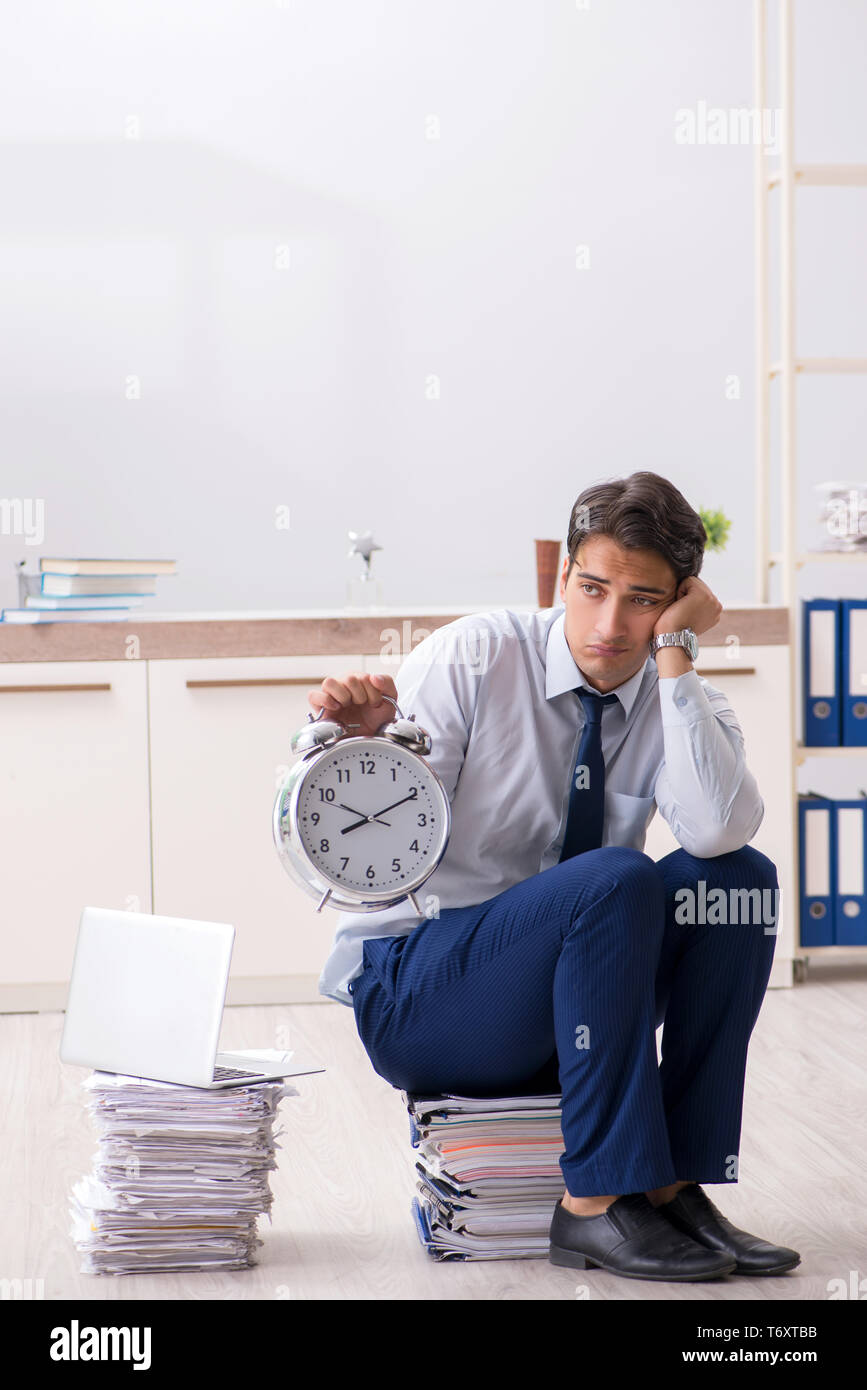 Extremely busy employee working in the office Stock Photo - Alamy
