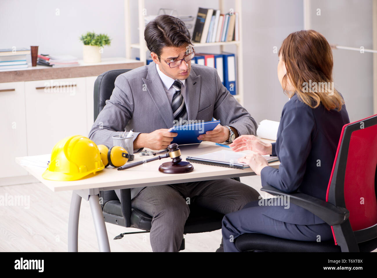 Attorney talking to client hi-res stock photography and images - Alamy
