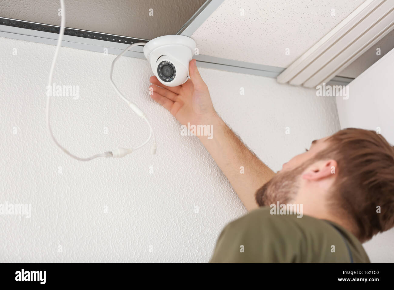 Installing security camera hi-res stock photography and images - Alamy