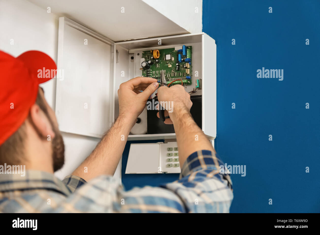 Fix security alarm system hi-res stock photography and images - Alamy