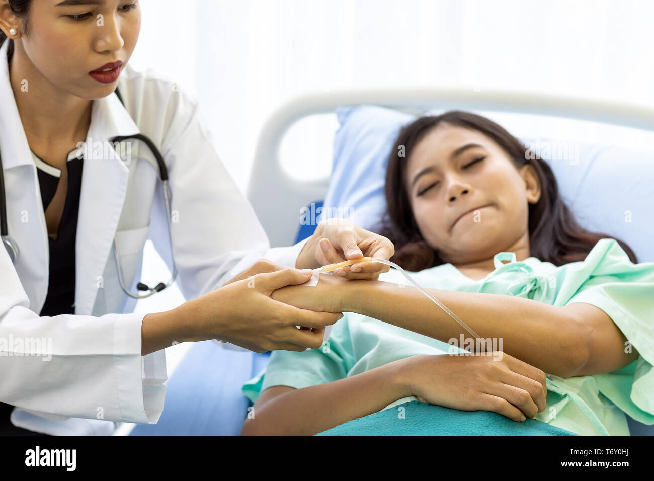 Nurse preparing iv drip hi-res stock photography and images - Alamy