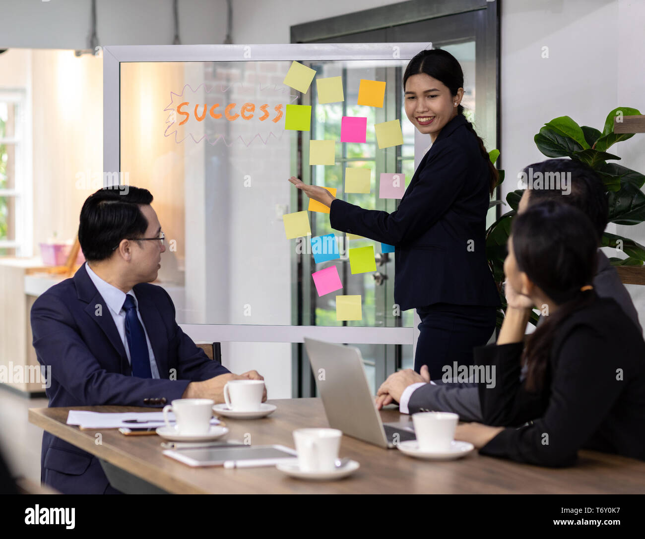 Business team meeting Stock Photo - Alamy
