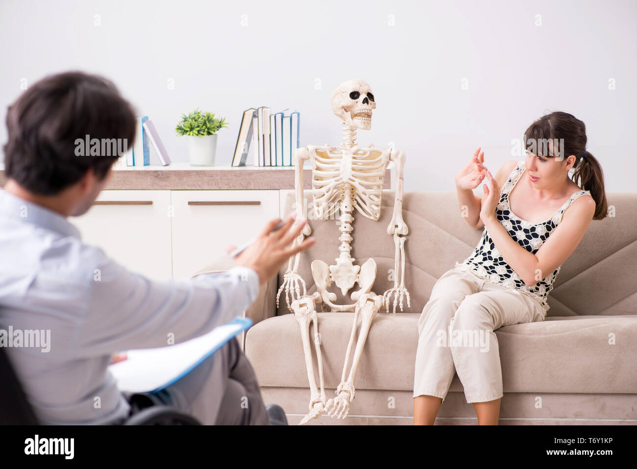The young patient visiting psychologist for therapy Stock Photo - Alamy