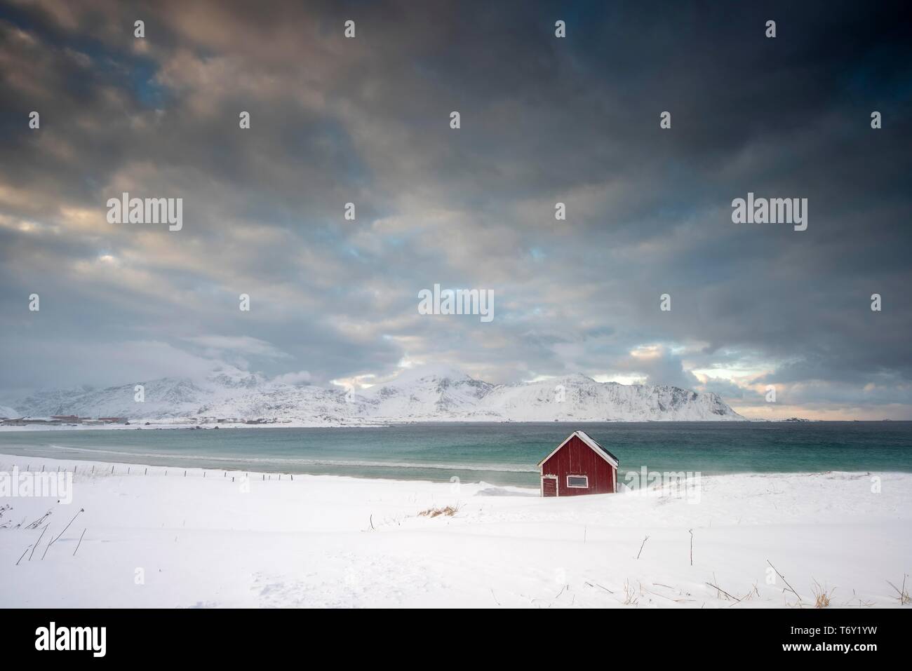 Lofoten red house hi-res stock photography and images - Alamy