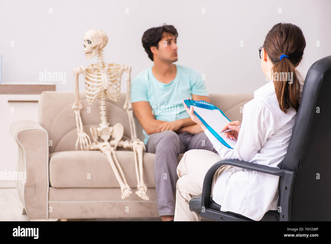 The young patient visiting psychologist for therapy Stock Photo - Alamy