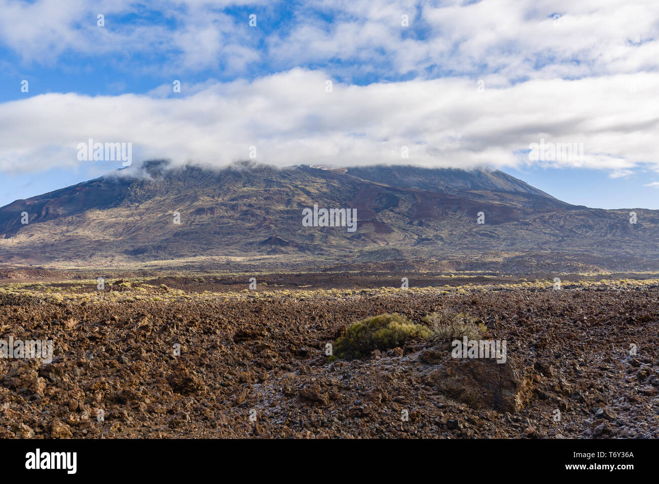 With 7500 m the highest mountain hi-res stock photography and images ...